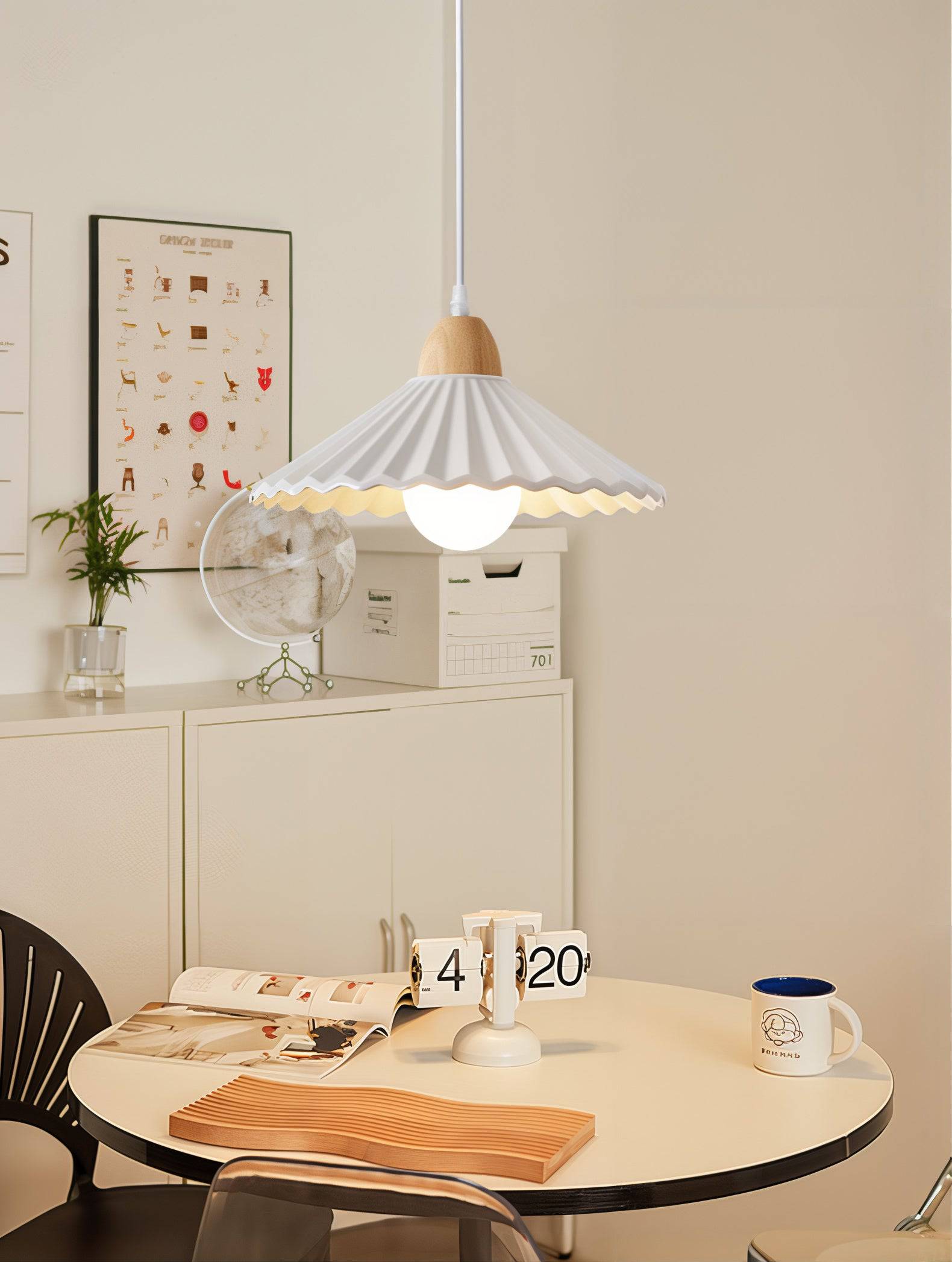 Scalloped Edge Pendant Light - Contemporary Charm